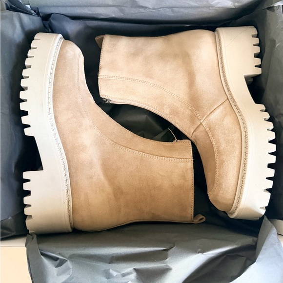 La CANADIENNE | Shoes | La Canadienne Lorena Suede Tan Biscotti Zip ...
